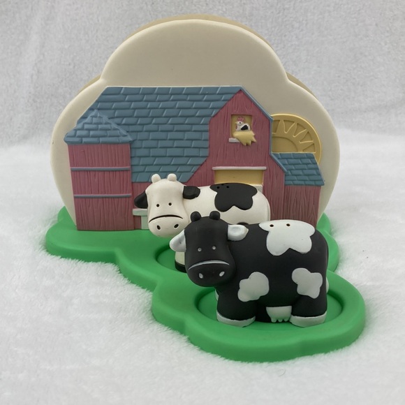 Avon | Kitchen | Vtg Avon Holstein Cow Petite Salt And Pepper Shakers ...